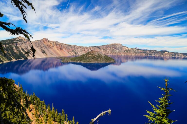 Trillium Lake Hike in Oregon: All-Season Visitor's Guide